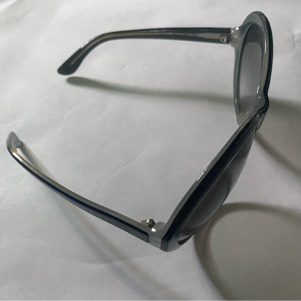 Theory Sunglasses Black With Gray Gradient Lenses - Gem